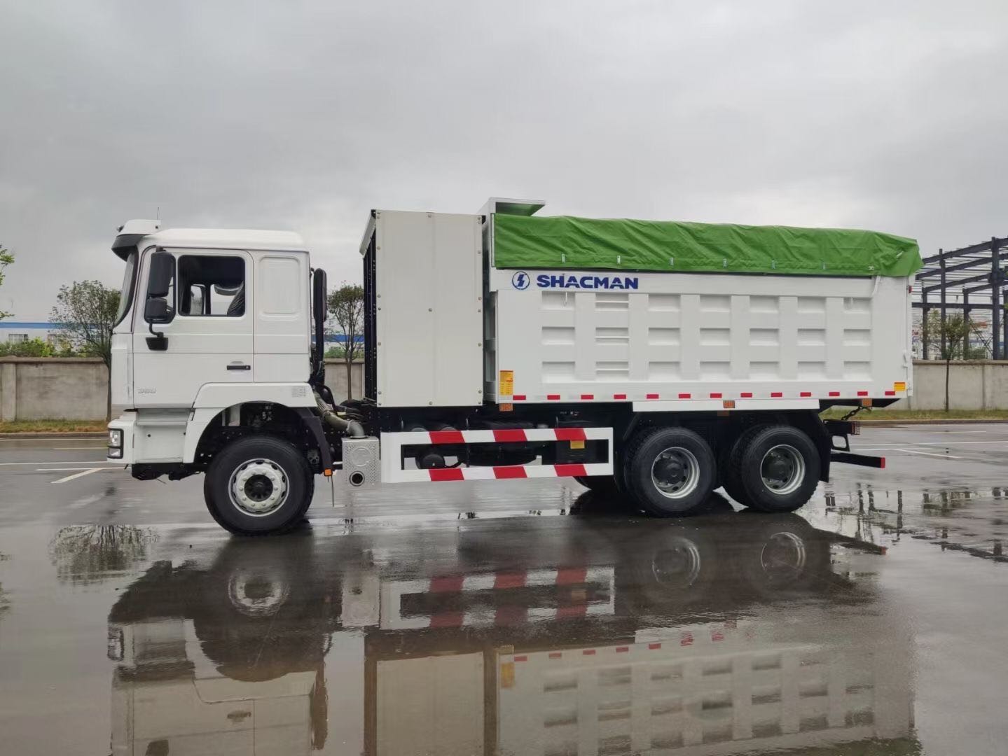 430hp Heavy Dump Truck SHACMAN CNG Dump Truck White F3000 6x4 Eurov