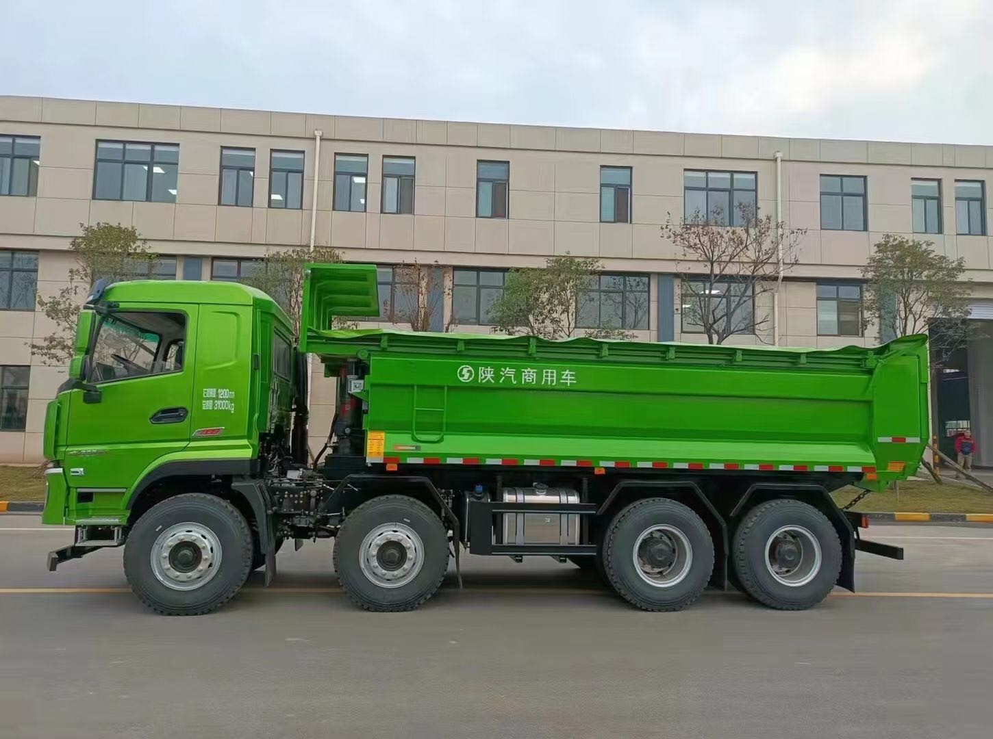 375Hp Heavy Dump Truck SHACMAN H3000 8x4 EuroV Dump Truck Green
