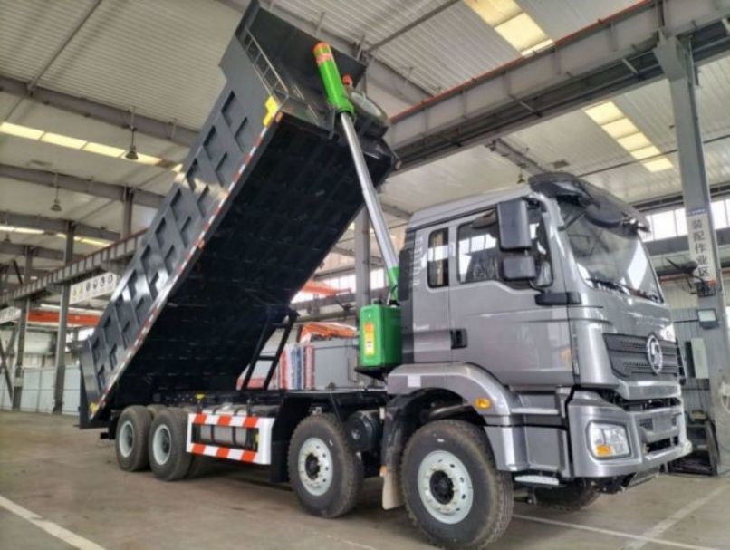 Gray SHACMAN H3000 Tipper Truck 8x4 Rear Tipper Truck 375Hp EuroV