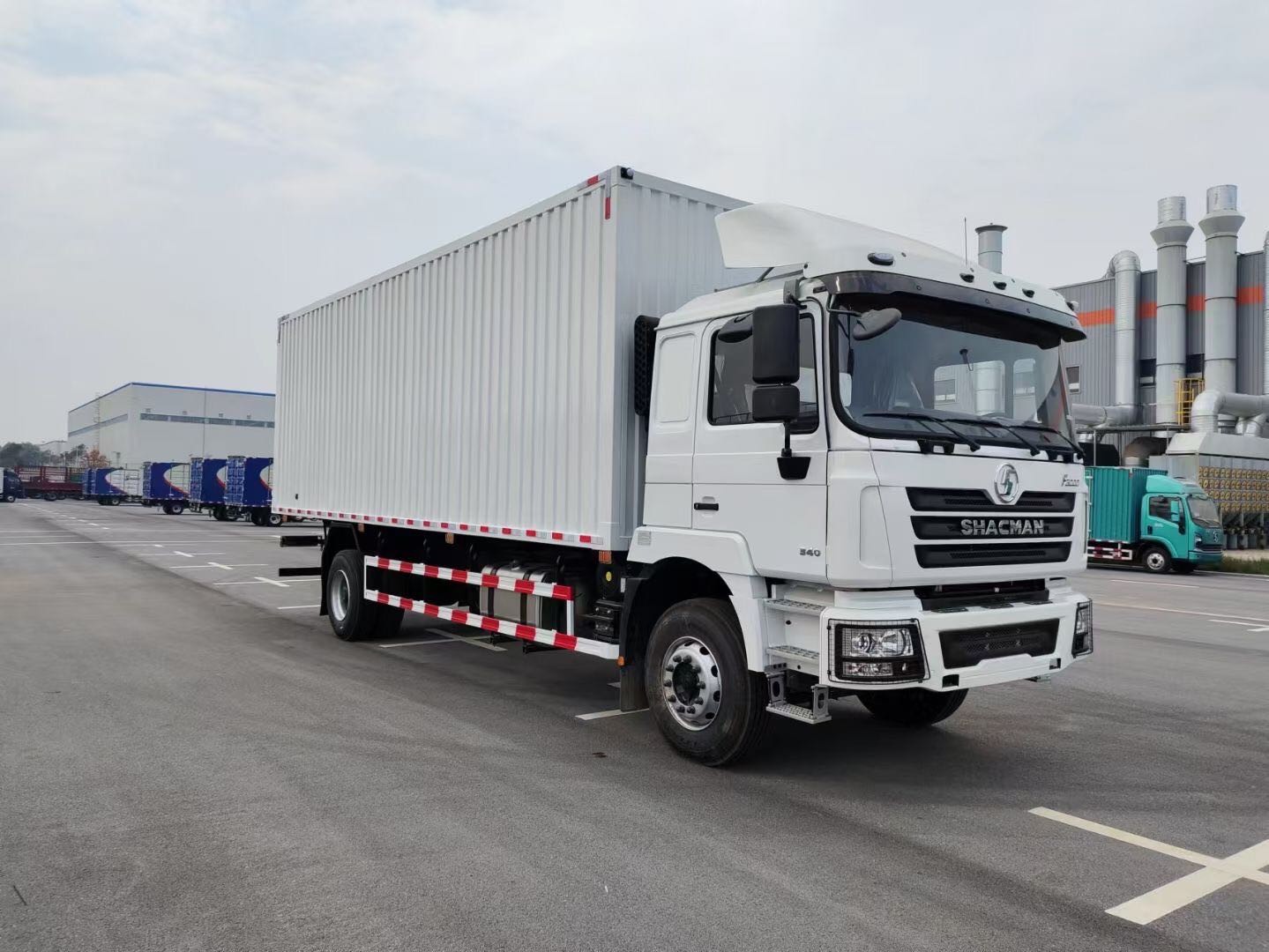 SHACMAN F3000 Van Cargo Truck6x4 340Hp White Cargo Box Truck