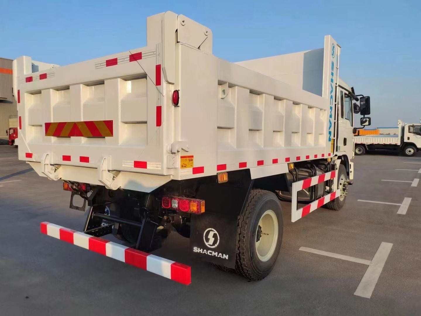 SHACMAN 4X2 Light Dump Truck L3000 335hp CUMMINS Light Truck Dump ...