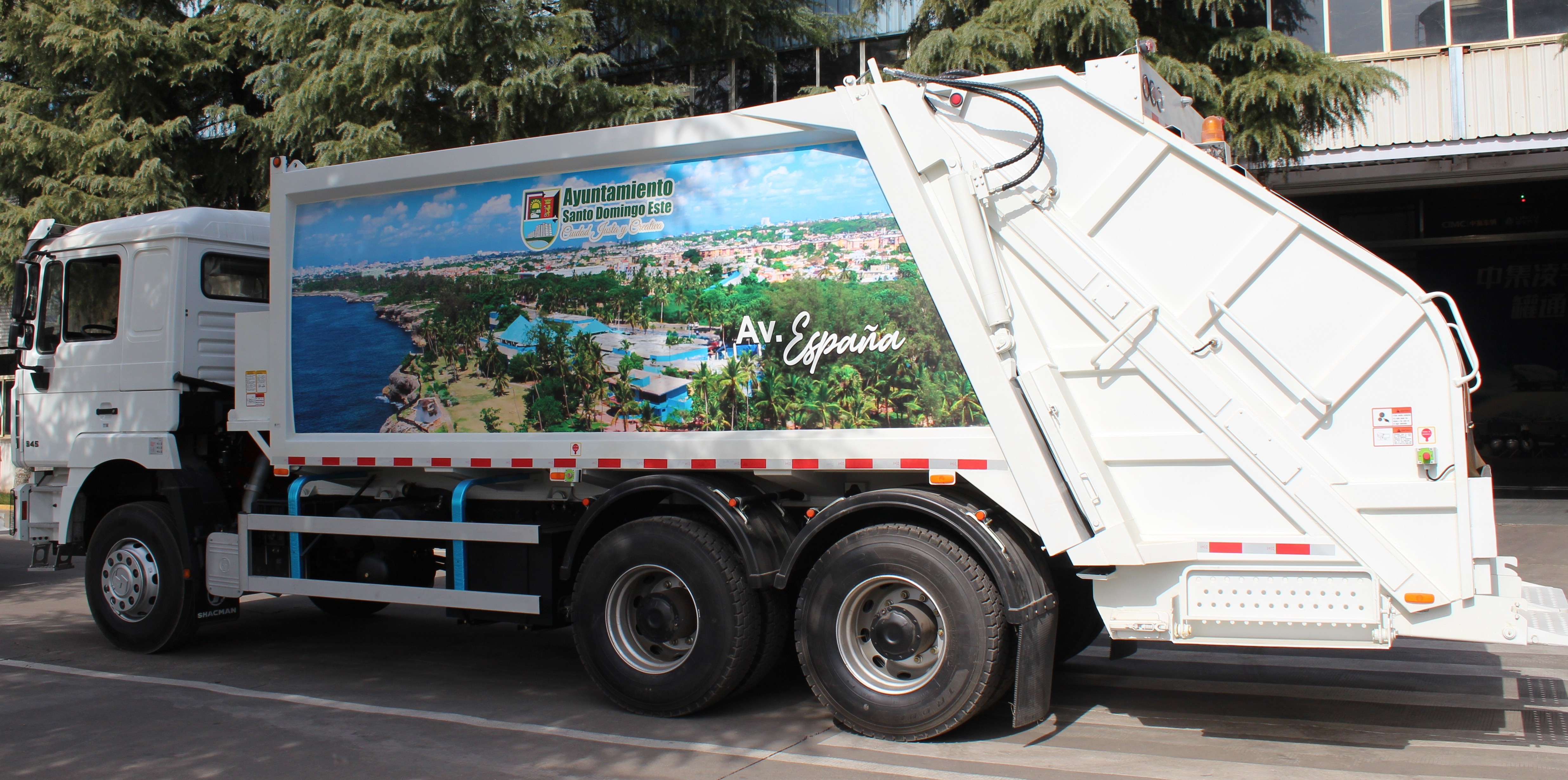 F3000 Compression Garbage Truck 6x4 Waste Management Garbage Truck 336hp