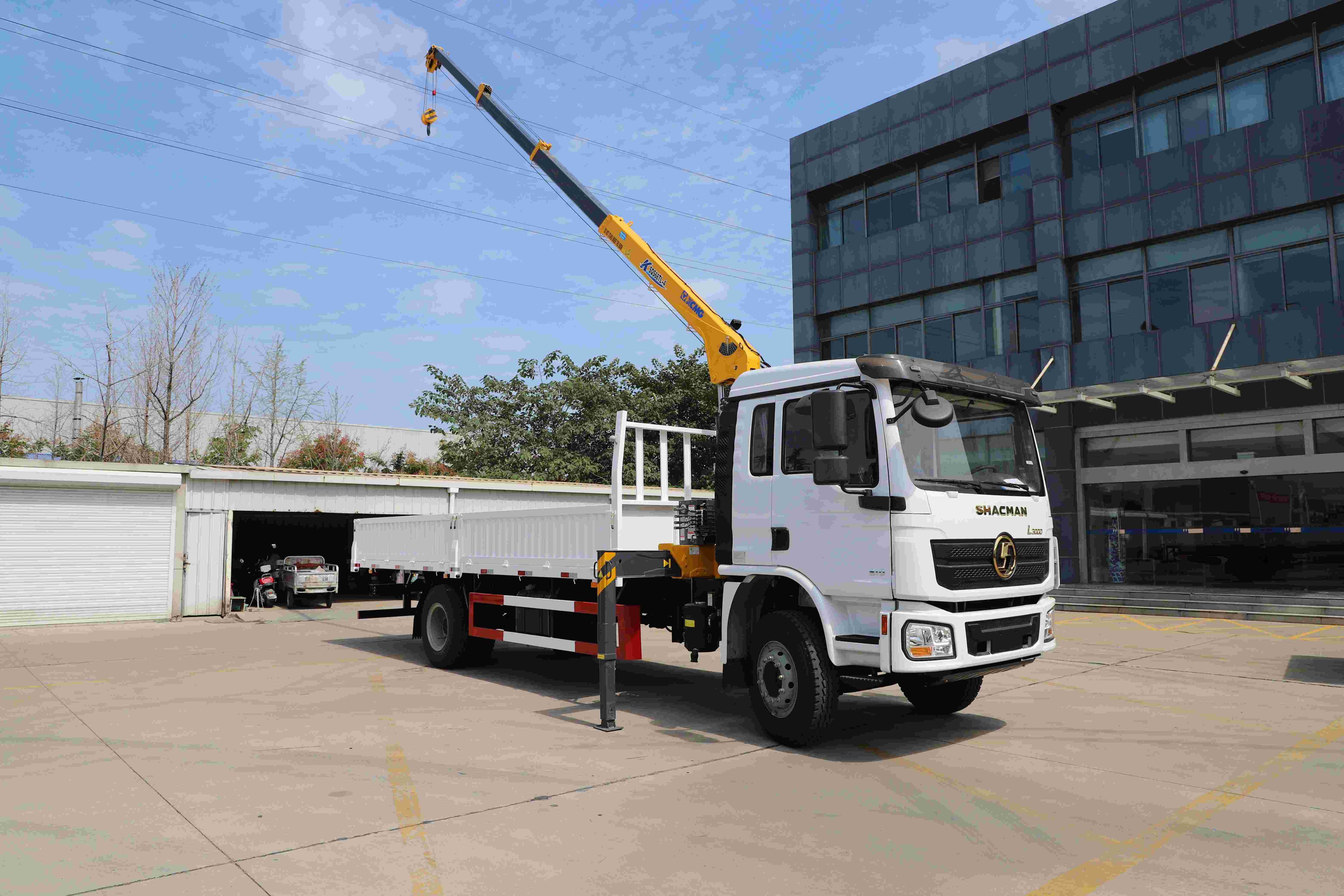 SHACMAN L3000 Crane Cargo Truck 4x2 Small Crane Truck 210hp Euro II