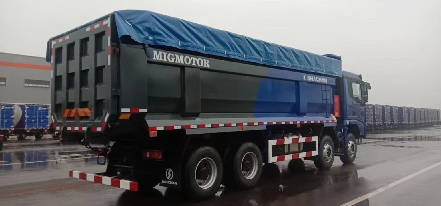 EuroV White Automatic Heavy Tipper Dump Truck 8x4 40HP SHACMAN