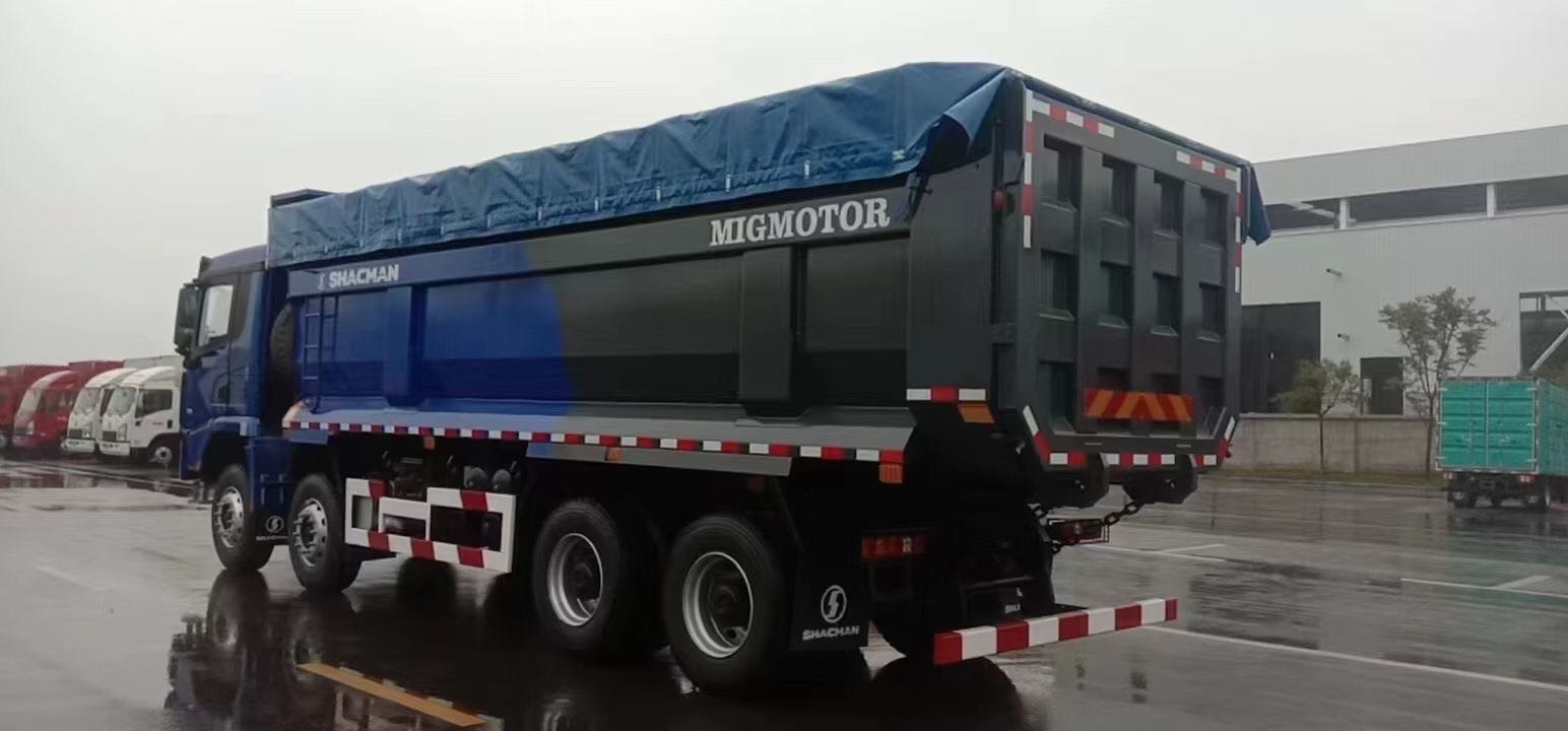 EuroV White Automatic Heavy Tipper Dump Truck 8x4 40HP SHACMAN