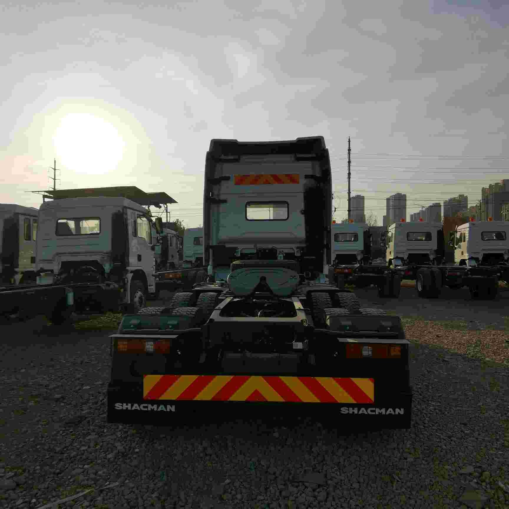 SHACMAN X3000 6x4 Tractor Truck EuroV 480HP White Truck Tractor Head