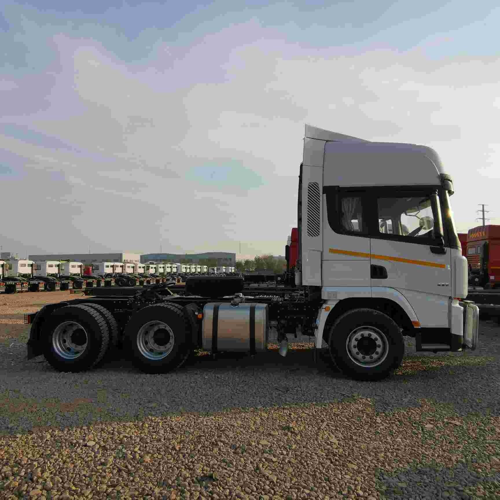 SHACMAN X3000 6x4 Tractor Truck EuroV 480HP White Truck Tractor Head